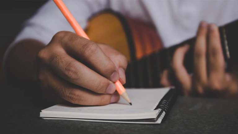 How to Write a Song Verse (Guide for Beginners) | Deviant Noise
