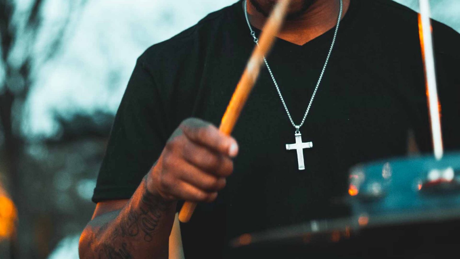 How to Play Drums for Beginners (Complete Guide) | Deviant Noise